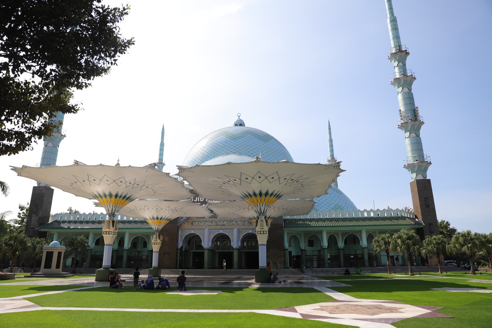 Kubah Tanpa Tiang Terbesar di Dunia, Yuk Kenali Masjid Raya Al-A'zhom ...