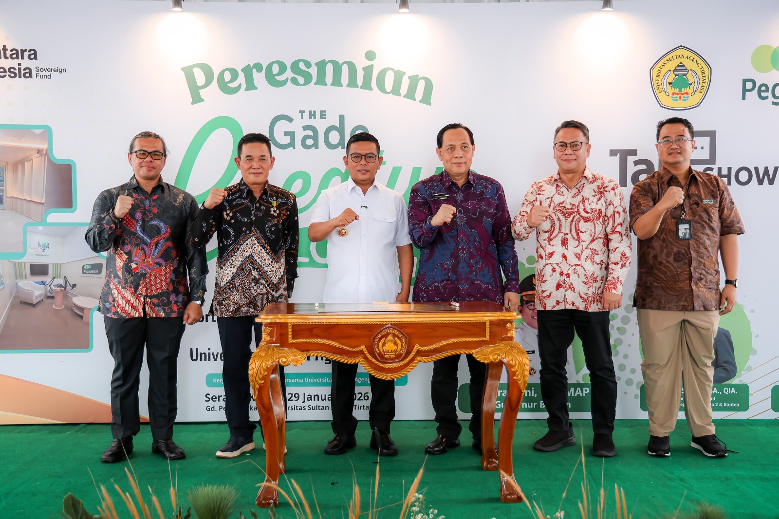 Gubernur Andra Soni Resmikan Ruang Baca The Gade Creative Lounge ...